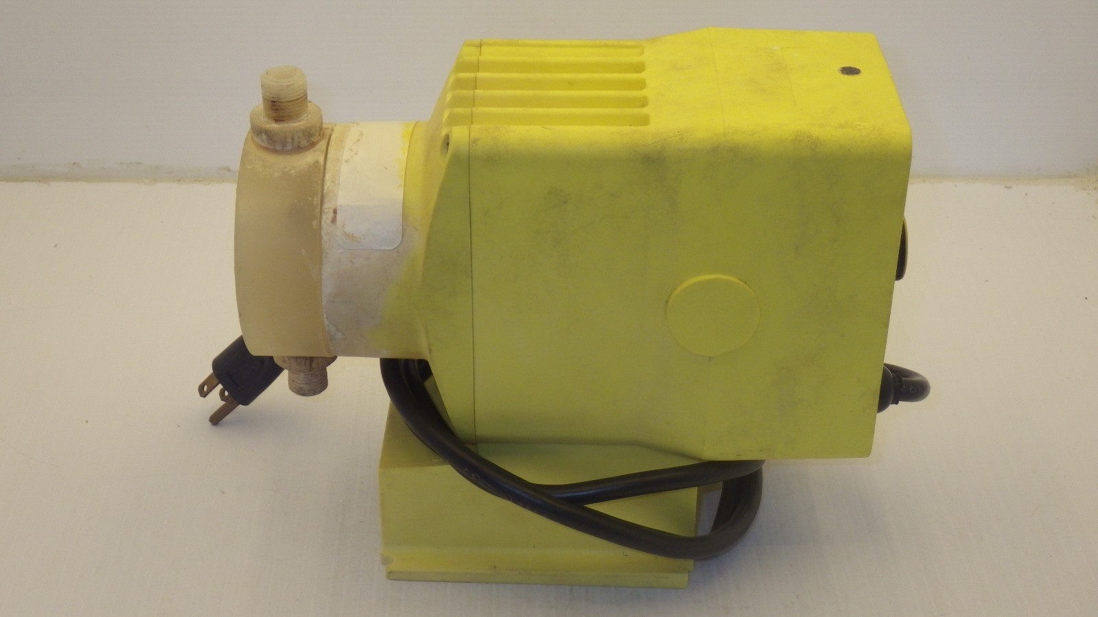 LMI LIQUID METRONICS INC A151-190 DUAL MANUAL CONTROL METERING PUMP | eBay