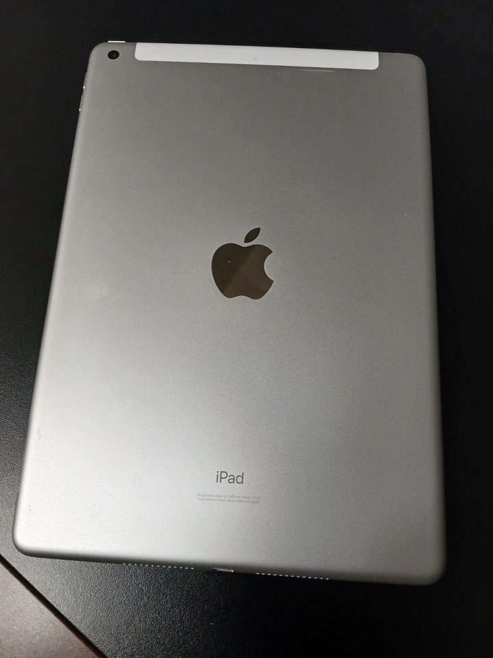 Apple iPad 7 128GB Silver WIFI +4G 7th Generation w/Charge Cord | eBay