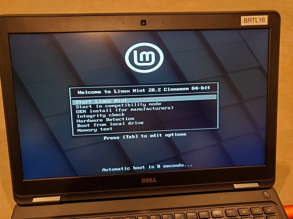 Linux Mint 20.2 Cinnamon x64 Bootable on 32G USB Stick! | eBay