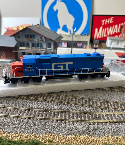 Athearn 93518 HO Scale Grand Trunk Western SD38 Diesel Locomotive 6254 ...