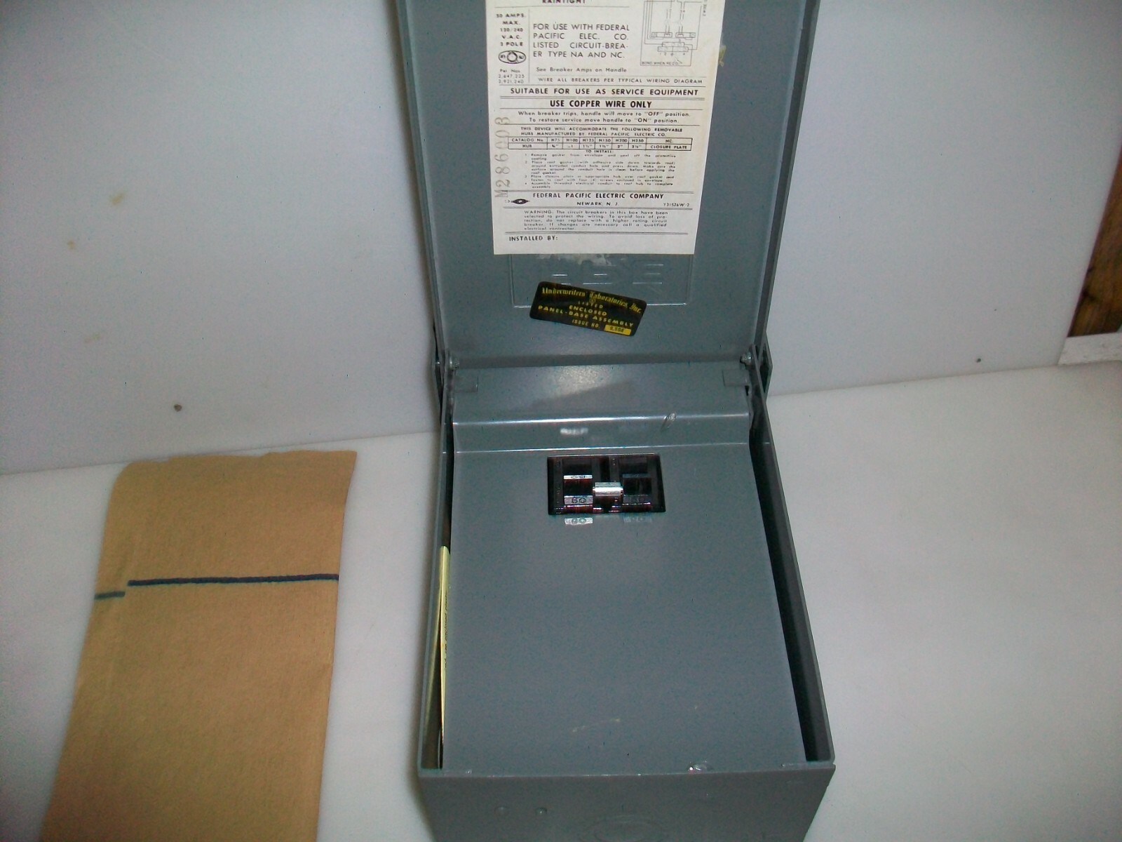 FPE RH102-4 RAINTIGHT CIRCUIT BREAKER BOX WITH DP 50 A 120/240 BREAKER ...