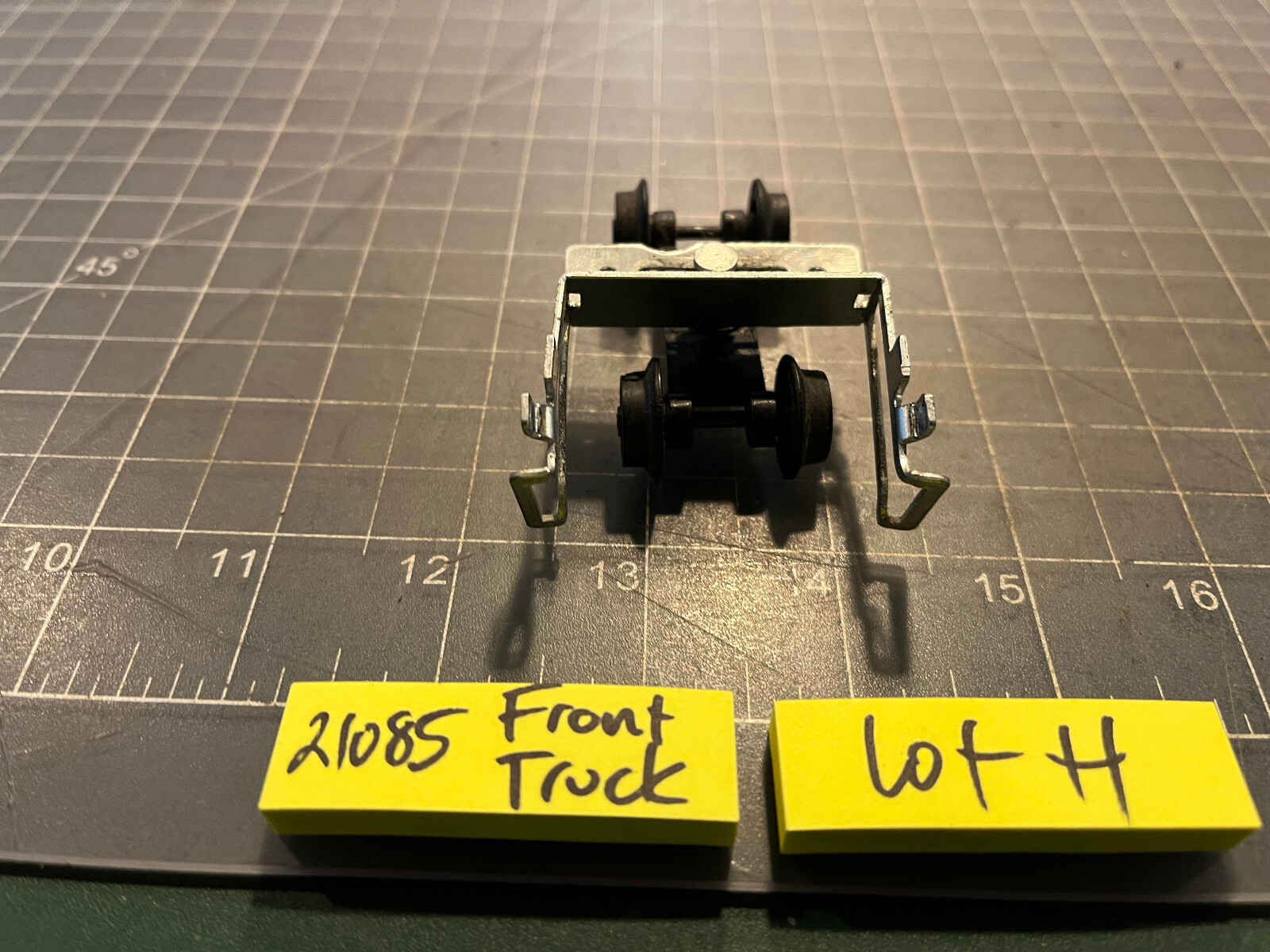 American Flyer S Train 21085 Locomotive PILOT FRONT 4 WHEEL TRUCK PART ...