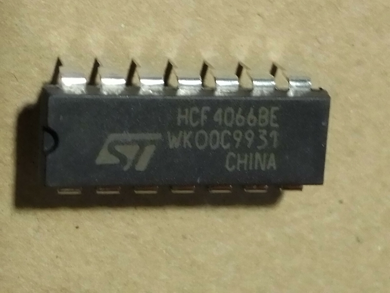 (4 PIECES) ST MICROELECTRONICS HCF4066BE 14-Pin Dip Integrated Circuit ...