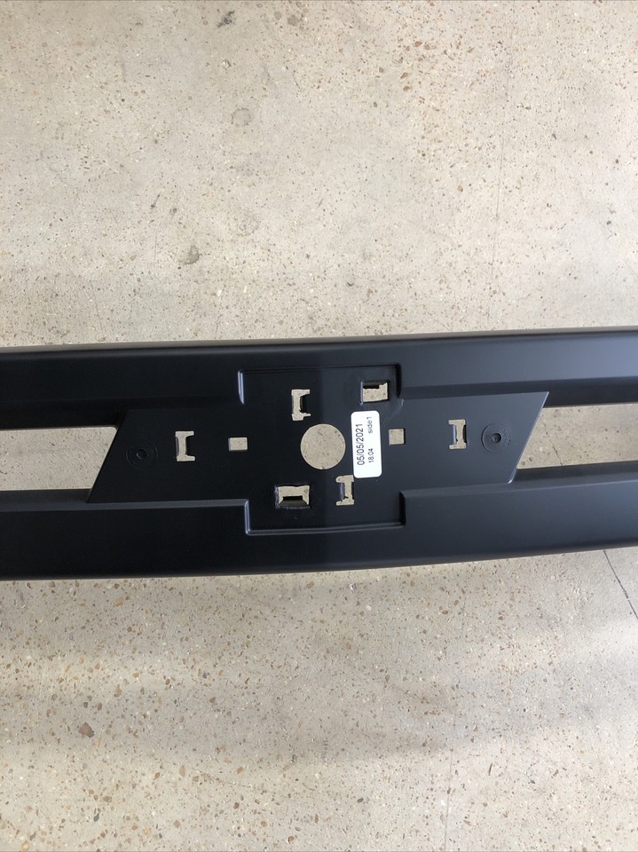 NOS Genuine GM 19-21 Chevrolet Silverado 1500 Grille Set w/o bowtie ...