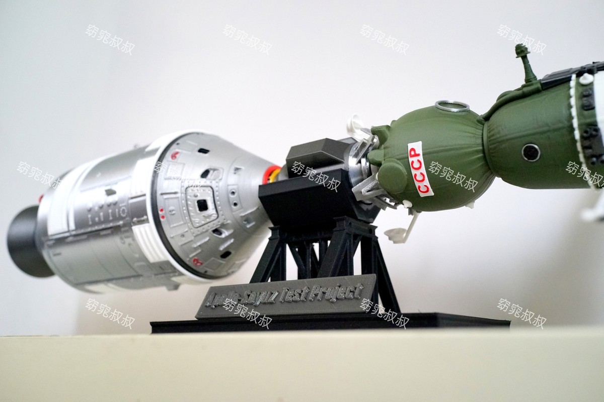 2011 Apollo 18 Russian Spacecraft