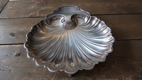 VINTAGE Family Crest CRESCENT SILVER PLATED SCALLOP SHELL BOWL FISH ...
