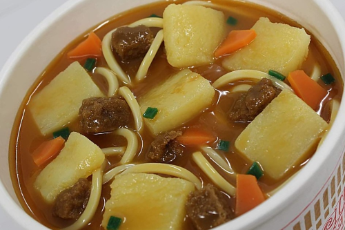 Ramen noodles (curry) that can be fitted into an empty cup ramen ...