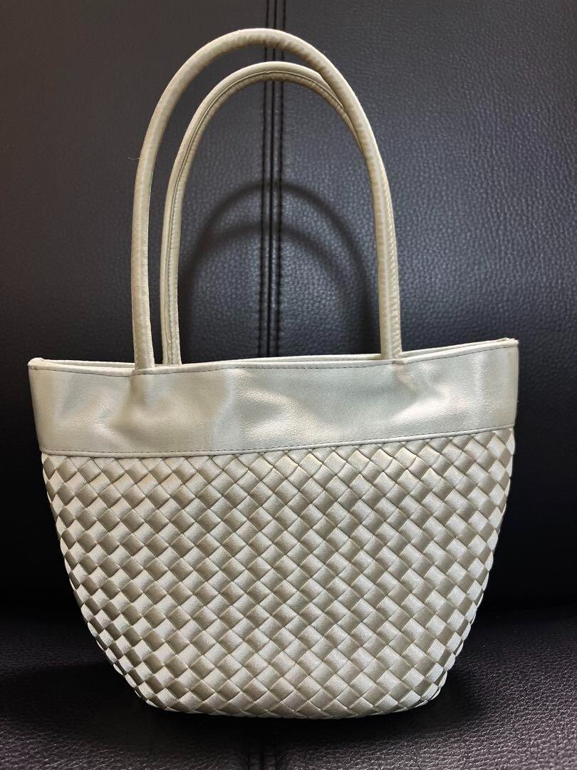 Bottega Veneta Silk Satin Mini Shoulder Bag White 49620c | eBay Bottega Veneta Silk Satin Mini Shoulder Bag White 49620c | eBay