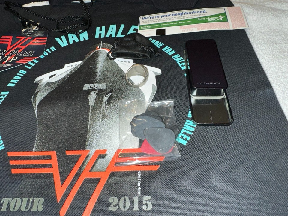 VAN HALEN RARE 2015 VIP TOTE BAG TOUR RING PASSES GUITAR PICKS BANDANA ...