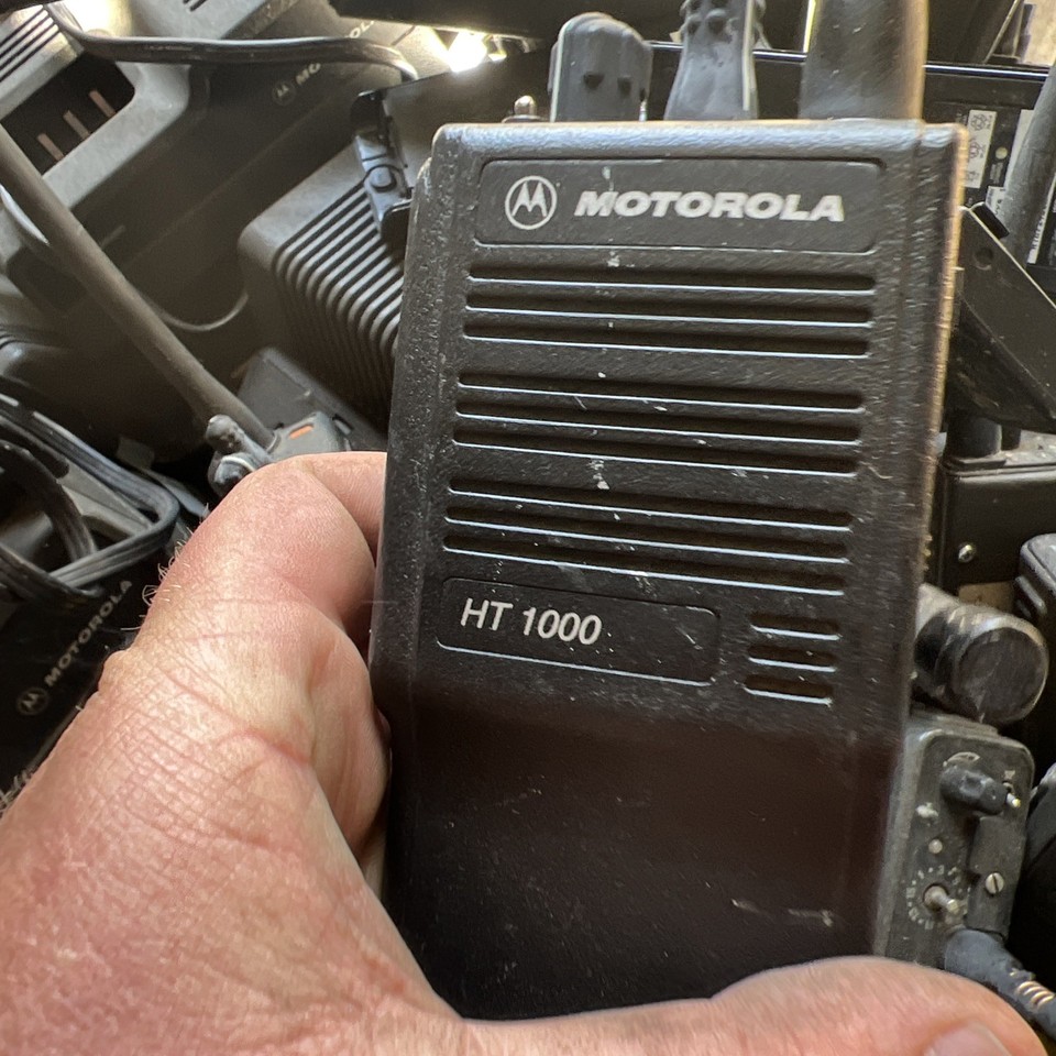 Motorola MT1000 Radio. Sold As Is!!! For Parts or display!! Lot Of 22 ...