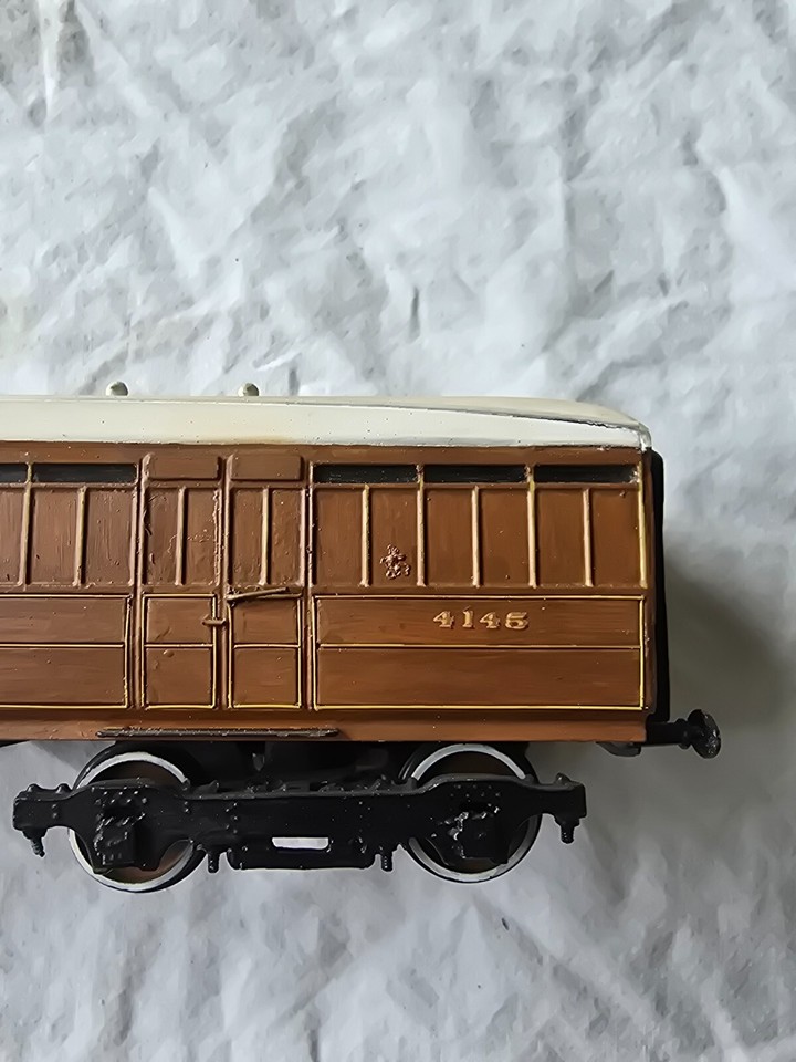 Kitbuilt Metal LNER Luggage Guard Coach 4145 Teak Style | eBay UK