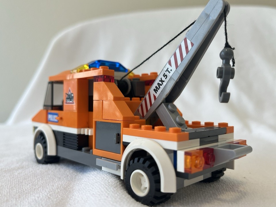 LEGO CITY 7638 Orange TOW TRUCK w/mini fig 99% Complete - NO BOX NO ...