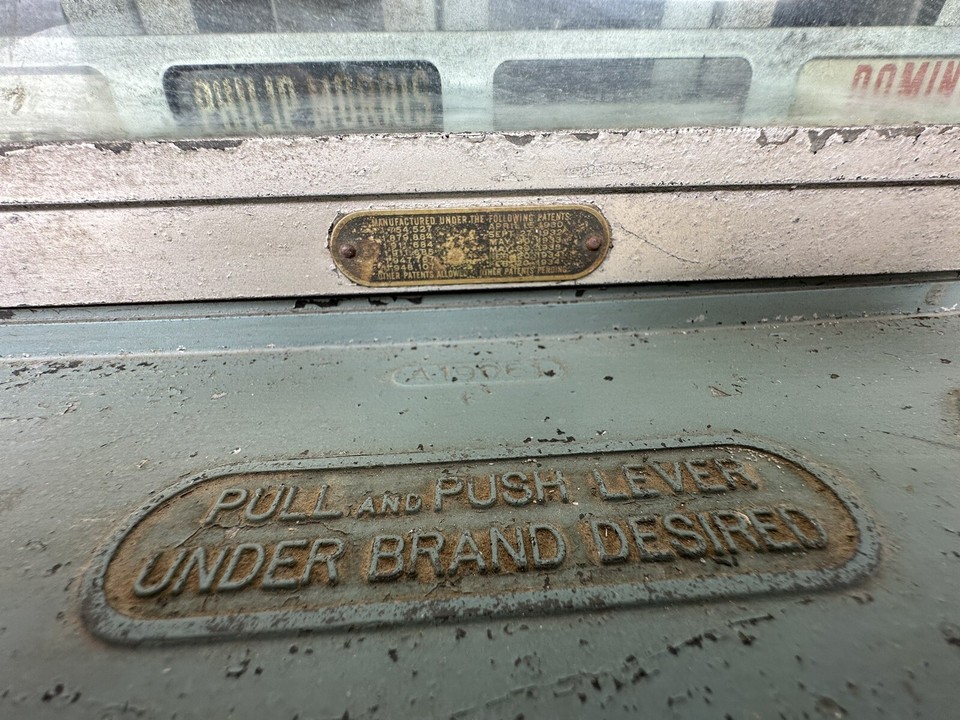 Vintage 1930’s Art Deco Rowe “Aristocrat” Cigarette Vending Machine w ...