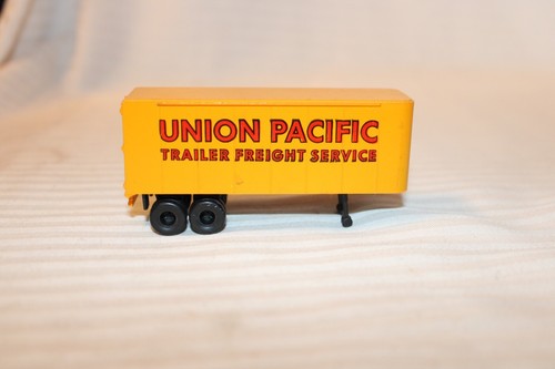 HO Scale Tyco, 24' Semi Truck Trailer, Union Pacific, Yellow, Built | eBay