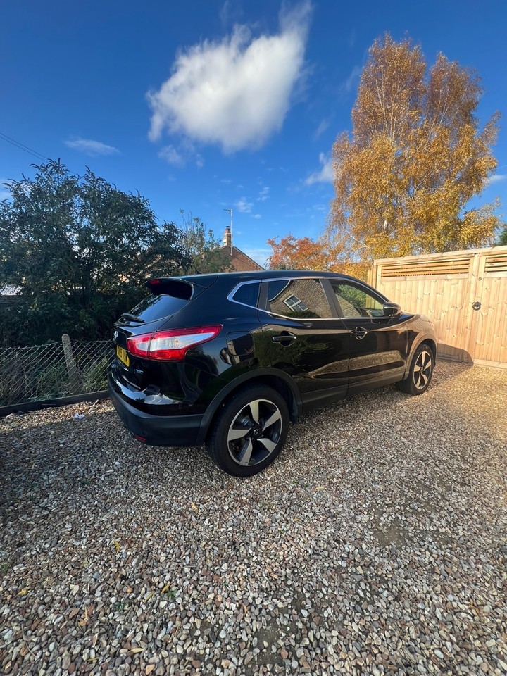 2015 Nissan Qashqai n-tec 1.6-litre DCI. Great condition, interior is ...