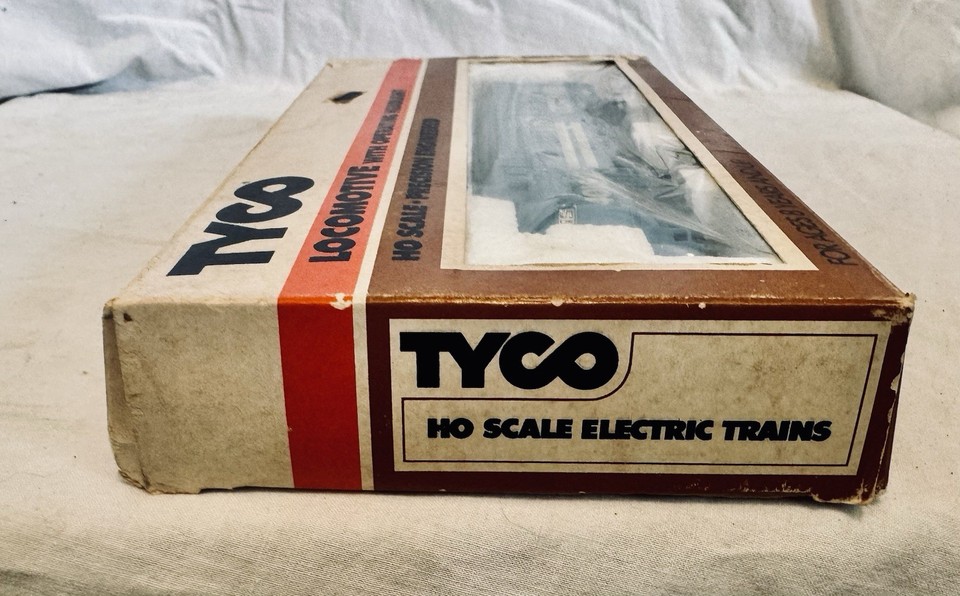Tyco HO Scale Conrail 4015 Diesel Locomotive Powered w Headlight Boxed ...
