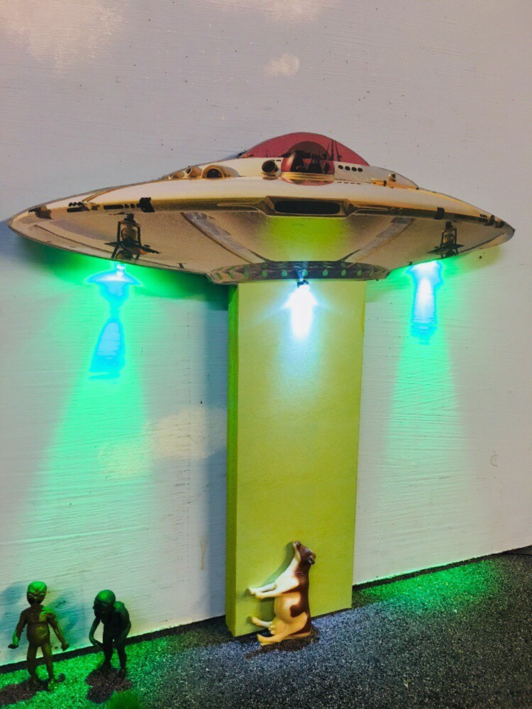 HO Scale UFO ALIEN FLYING SAUCER Scratch Built Flat-Front Background ...