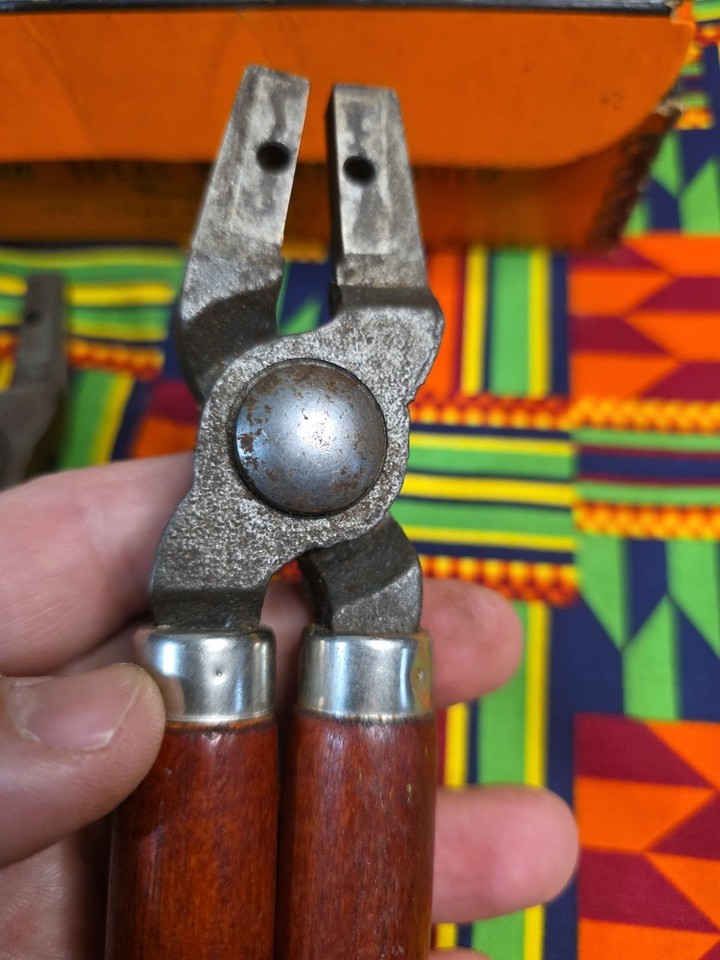 LYMAN SINGLE AND DOUBLE CAVITY BULLET MOLD MOULD HANDLES RELOADING ...