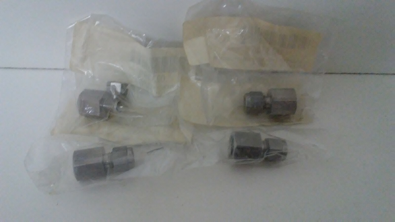 LOT OF (4) NEW! SSP 1/4" TUBE X 1/4" FNPT SS STRAIGHT CONNECTORS ...