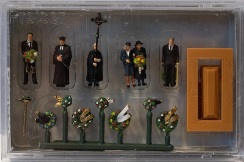 Preiser HO #10519 Pedestrians -- Protestant Funeral pkg(6) | eBay