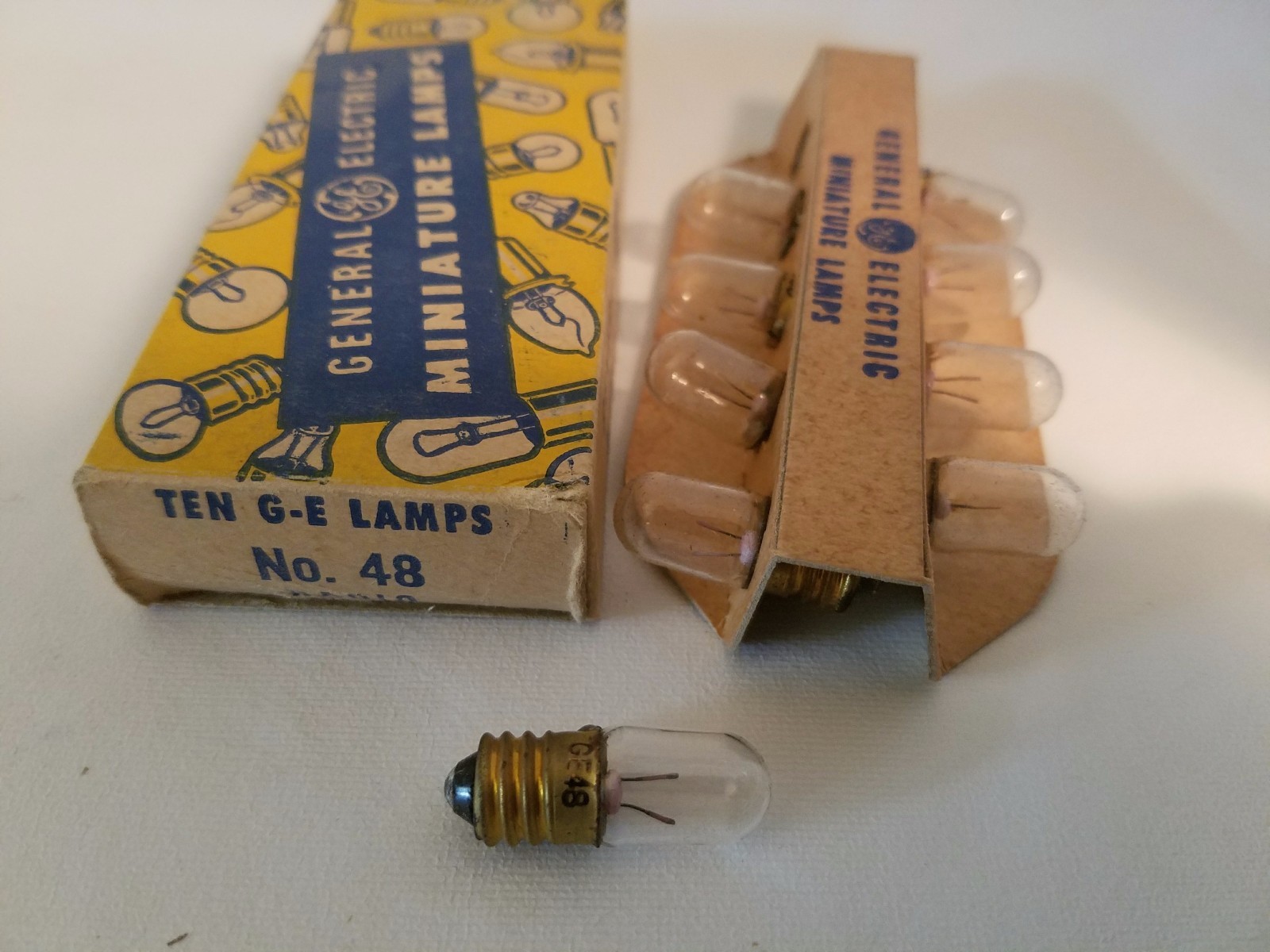 Box of 9 General Electric No. 48 GE48 Miniature Screw Lamps Light Bulbs ...