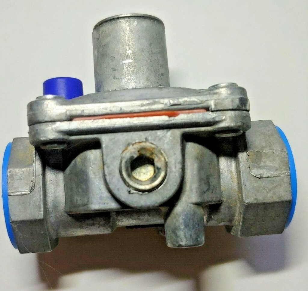 Maxitrol RV20L Design Poppet Regulator 1 " 2.8-5.2 4 Gas Valve PO NPT ...