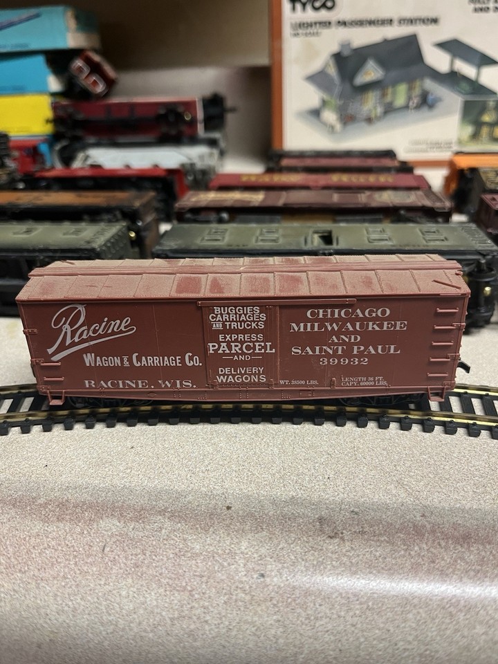 Lot of 20 Mixed HO Gauge Rolling Stock Train Cars (Boxcars, Flatcars ...