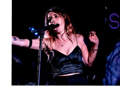 SHAED CHELSEA LEE SIGNED SINGING 8X10 TRAMPOLINE | eBay