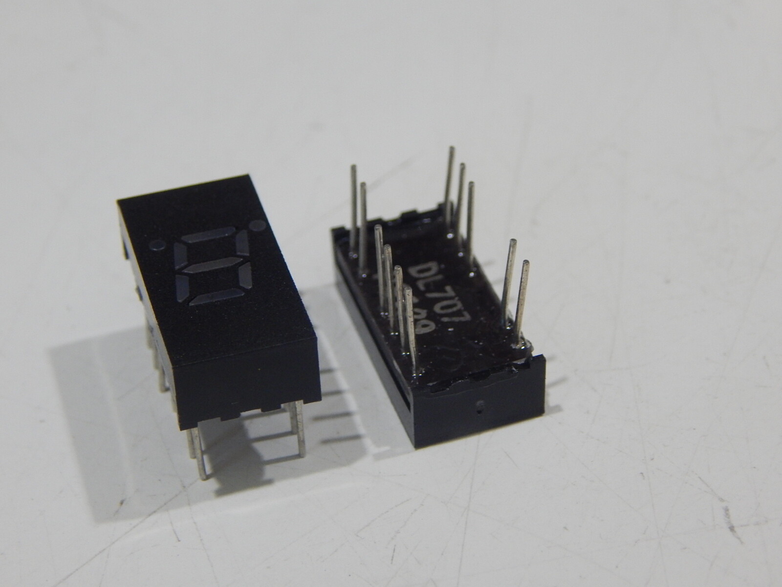 DL-707 7 SEGMENT RED LED DISPLAY COM ANODE - LOT OF 2 DISPLAYS - USA ...