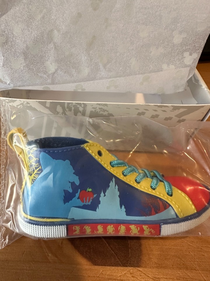 Disney Lacers Snow White Shoe Vinyl Collectible Artist Series 2 | eBay