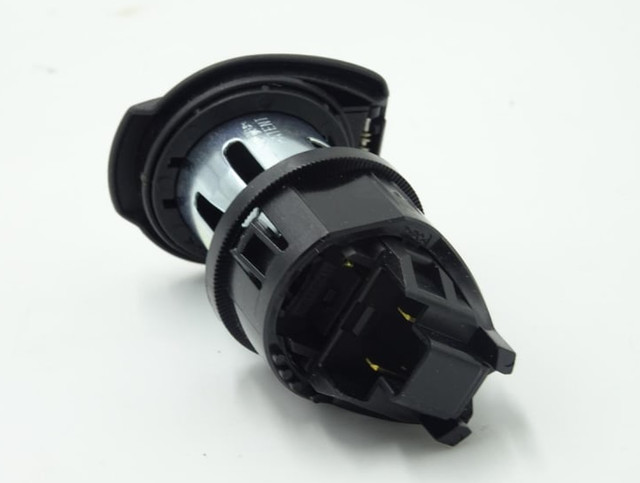 Mercedes-Benz SUV Console-12v Power Socket Outlet Lighter A0008203651 ...