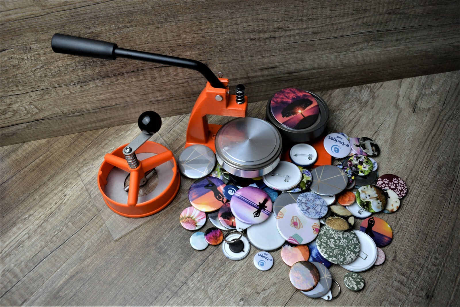 ebadges Button Badge Making Machine -1000 Badges, circle cutter ...
