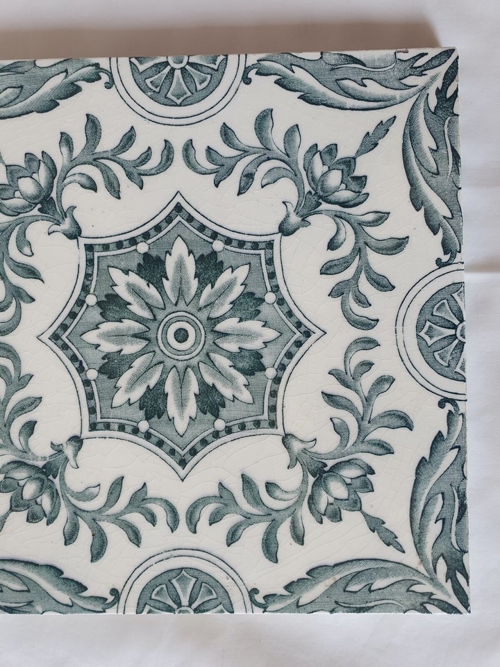 ELEGANT ANTIQUE ENGLISH GREEN AND WHITE SYMMETRICAL DESIGN 6 INCH TILE ...
