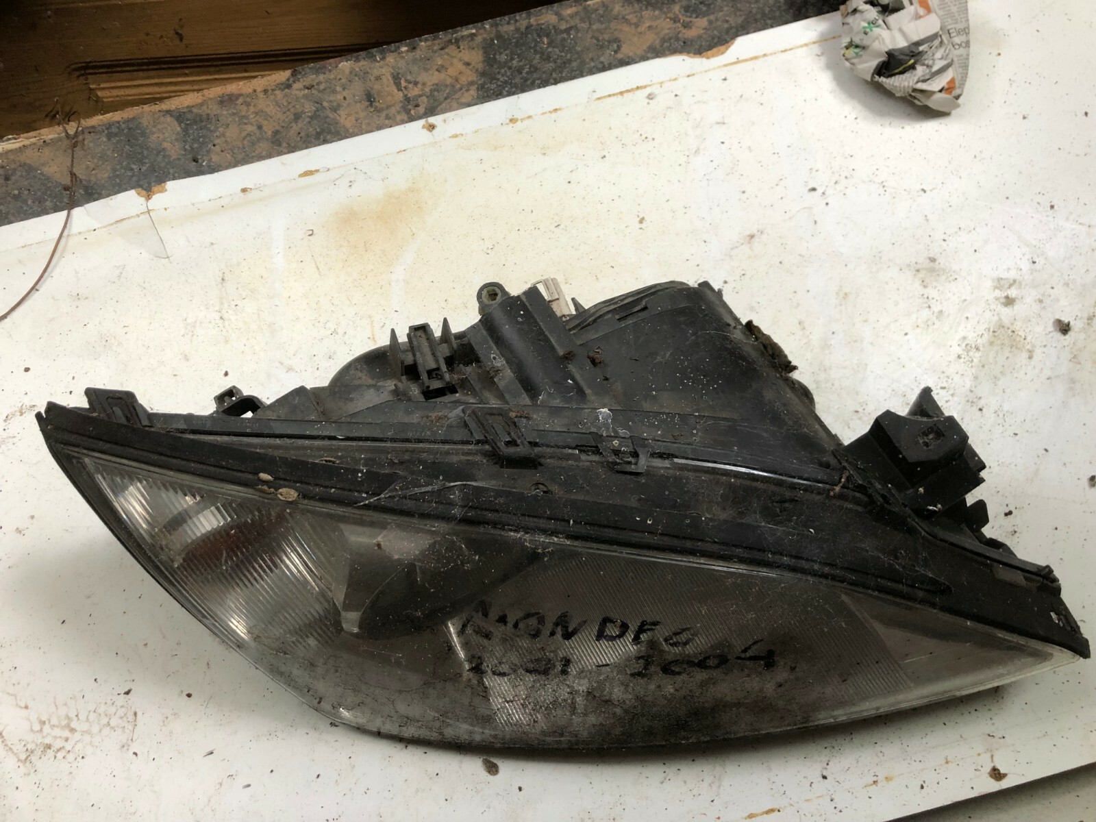 2004 FORD MONDEO OSF FRONT HEADLIGHT / HEADLAMP 2 LUGS DAMAGED | eBay