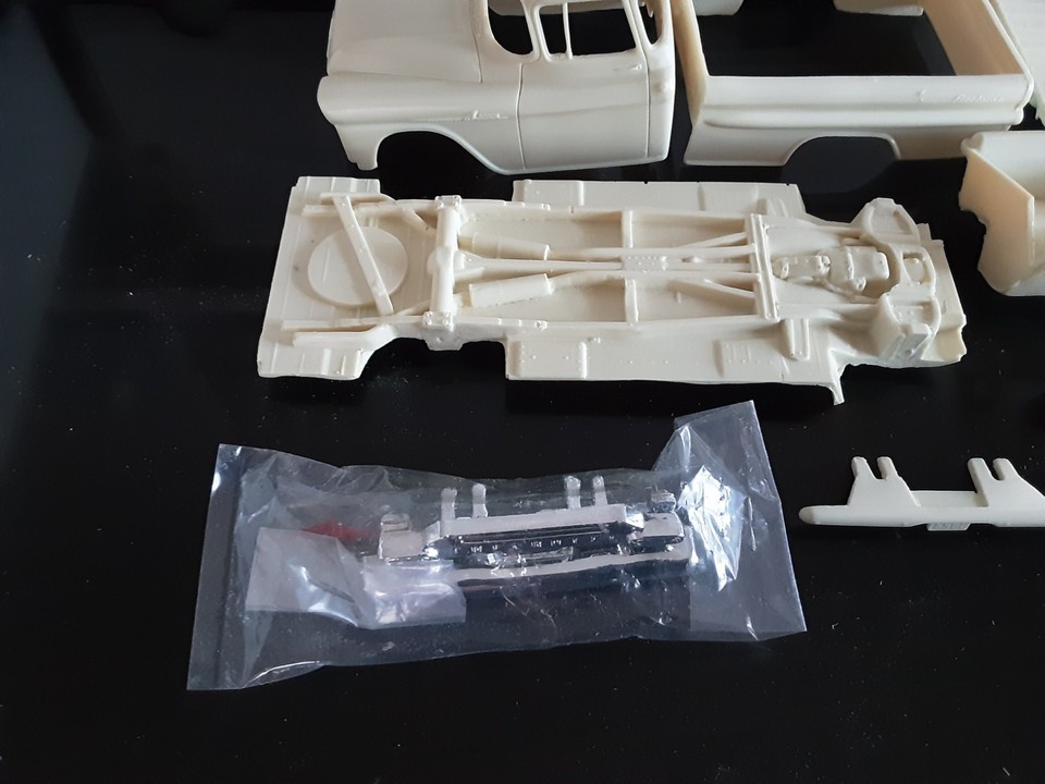 R&R VACUUM CRAFT 1958 CHEVROLET APACHE FLEETSIDE PICKUP RESIN MODEL KIT ...