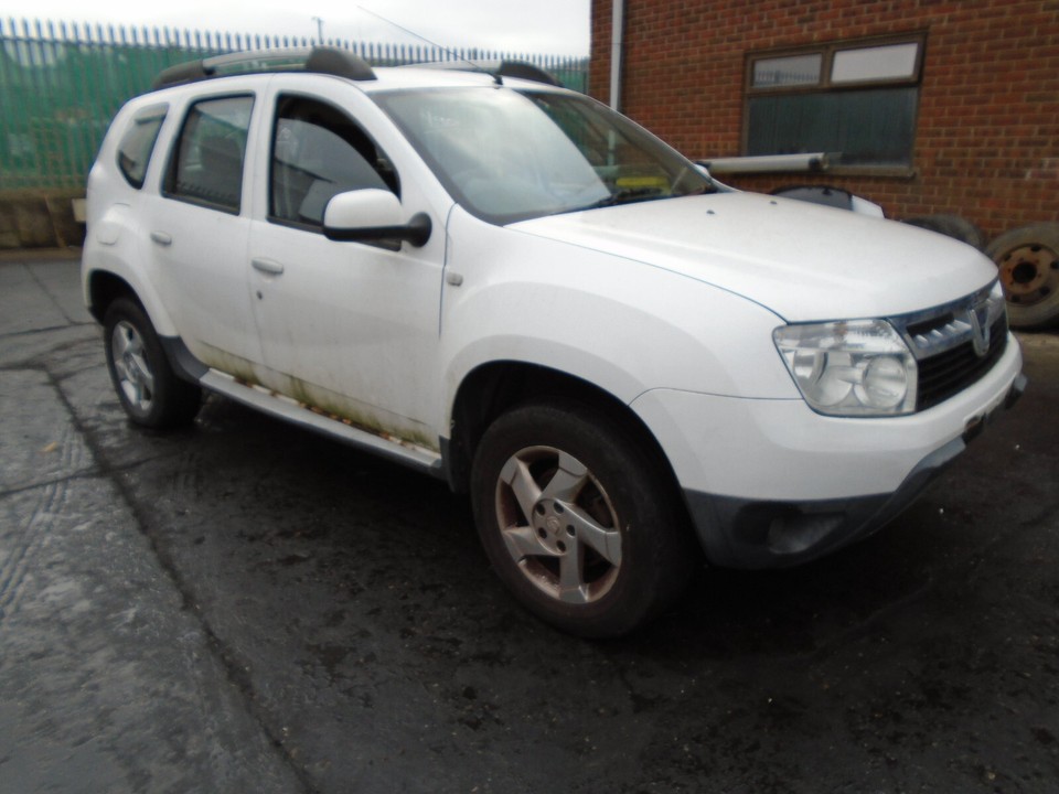 13 DACIA DUSTER MK1 1.5 DCI OFFSIDE FRONT SUSPENSION LEG 10-17 BREAKING ...