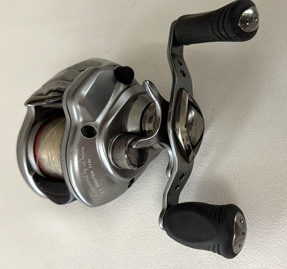 Daiwa Megaforce Plus Baitcasting Twitchin Bar 7.1 100TSH 11Bi Fishing ...