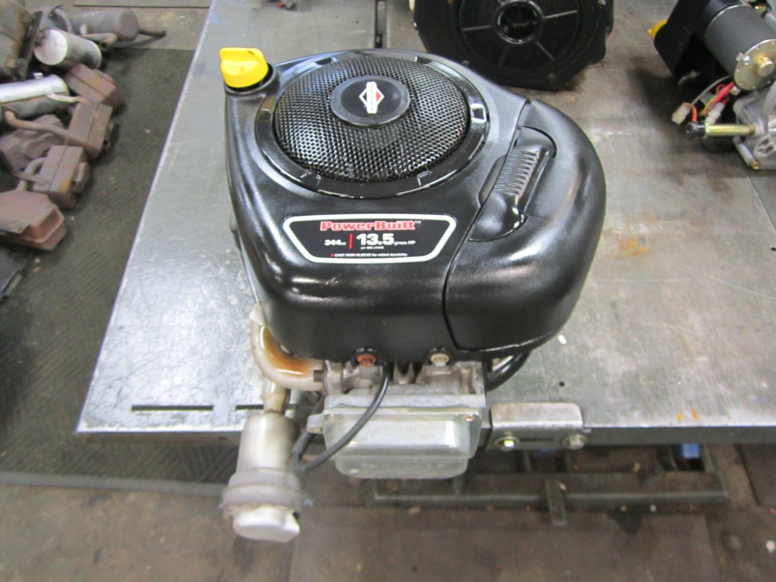 Briggs & Stratton 21B807 Vertical Engine 1" Shaft Good Running 13.5 HP ...