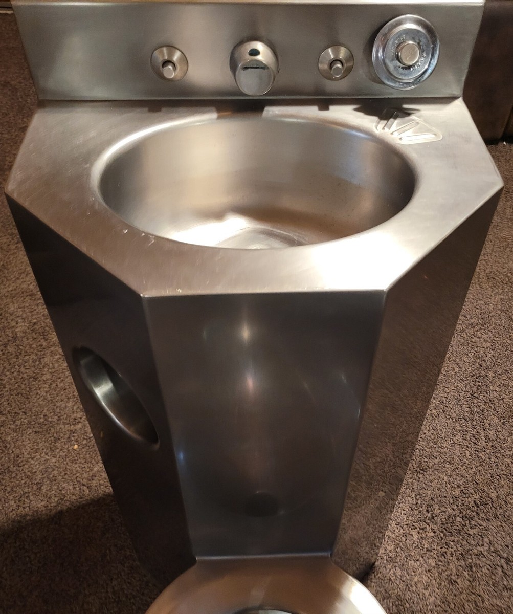 Vintage Prison Fixtures Unravel The History Of Illinois' Haunted Old