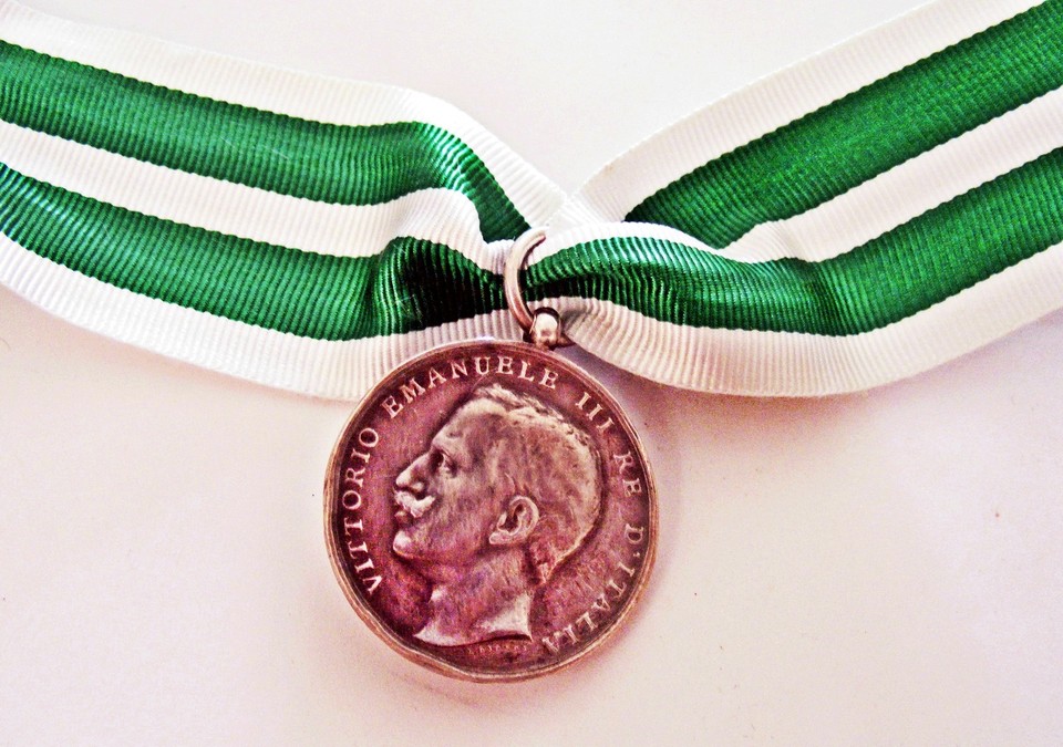 ITALIAN SILVER EARTHQUAKE MESSINA MEDAL . VE III. 1908 . | eBay