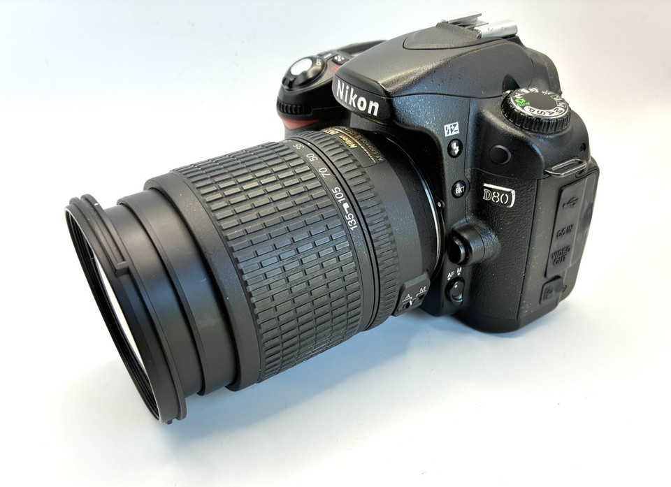 Nikon D80 10.2MP Camera Kit 18-135mm AF New Battery/AC/DC Charger 4GB ...
