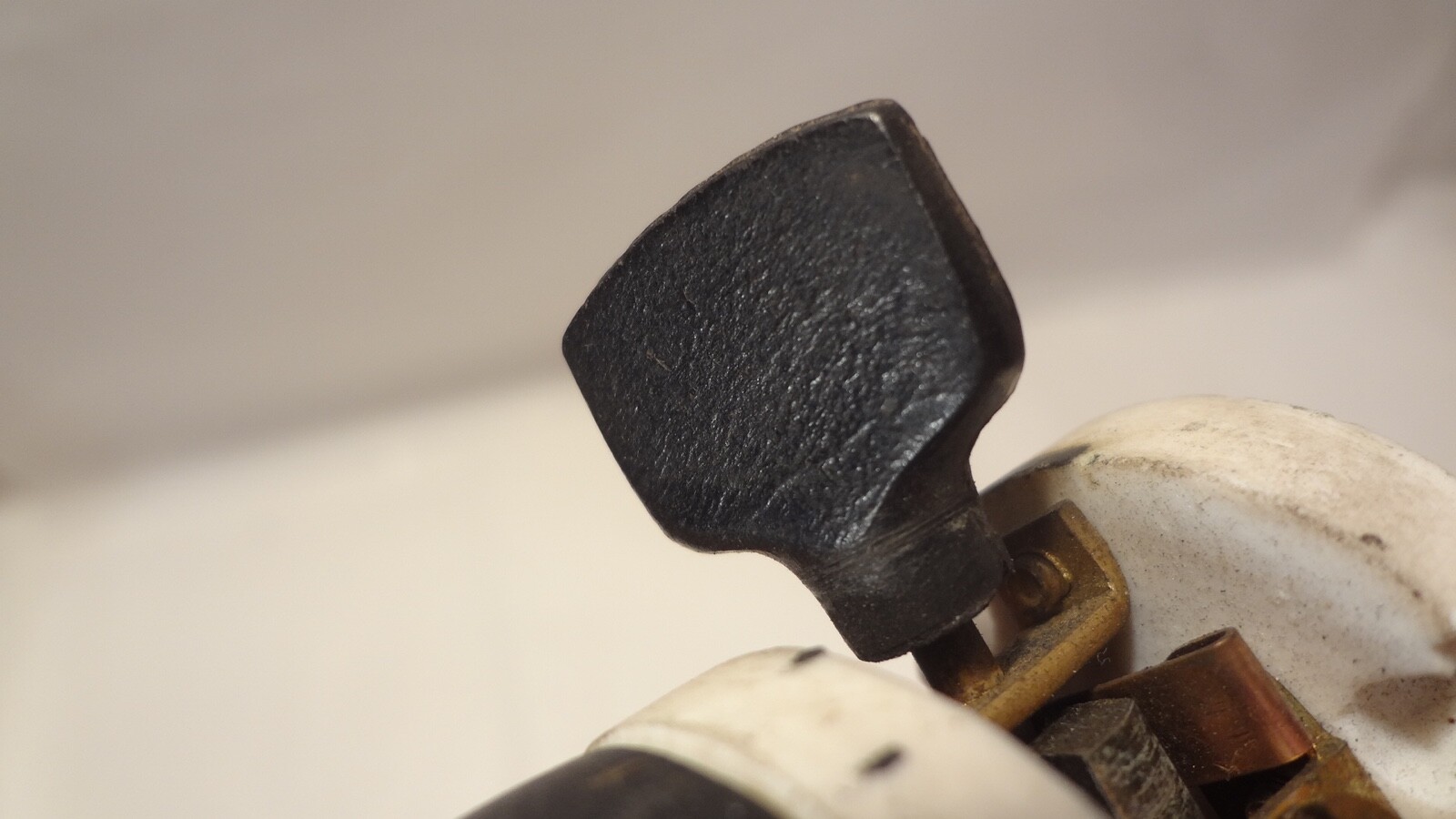 antique socket Westinghouse base marked Bryant patent 1890 shell #1 ...