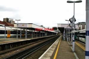 PHOTO 2010 BECKENHAM JUNCTION RAILWAY STATION LOOKING EAST. THE TRAIN ...