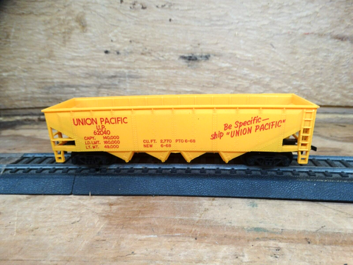 Tyco HO Scale 41' Union Pacific UP 62040 Railroad Train Quad Hopper | eBay