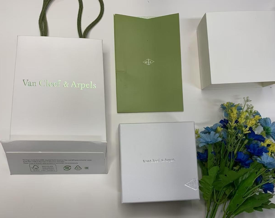 Van Cleef & Arpels Pendant Necklace Jewelry Box Suede Green Case ...