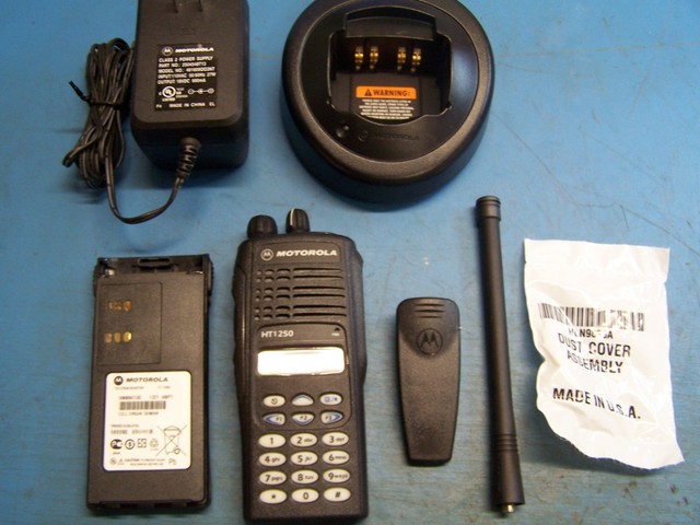 Motorola HT1250 (AAH25KDH9AA6AN) Portable Two-Way Radio for sale online ...