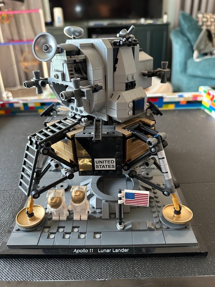 LEGO Creator Expert NASA Apollo 11 Lunar Lander (10266) –100% Complete ...