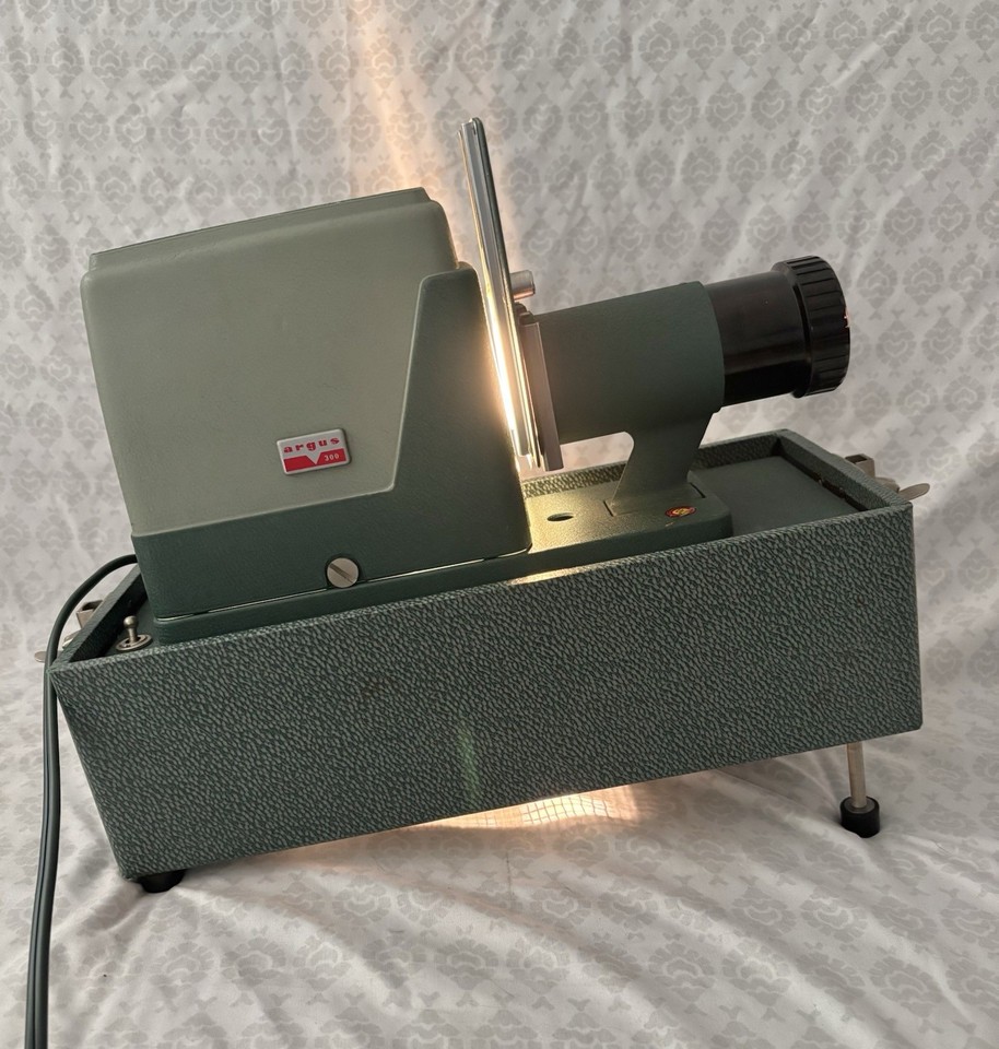 Vintage Argus 300 Automatic Slide Projector w/ Carrying Case, tested ...