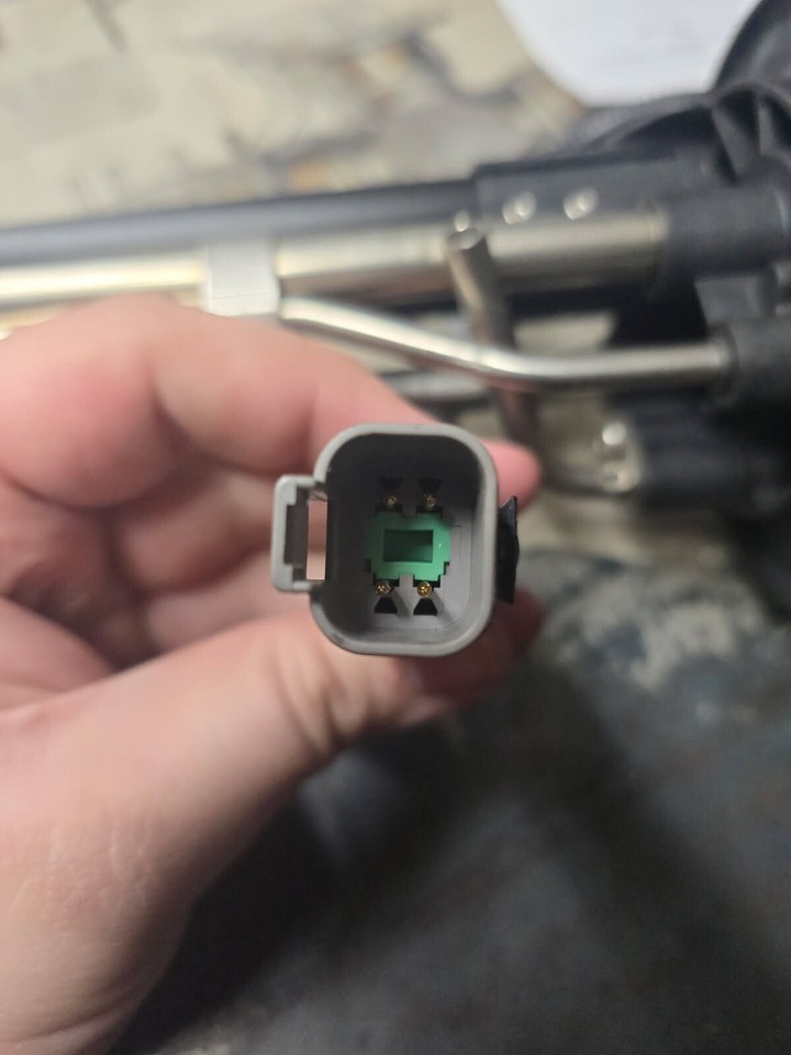 2523591C91 NEW INTERNATIONAL DEF TANK QLS SENSOR 25.2/15.9/10.6 GAL ...