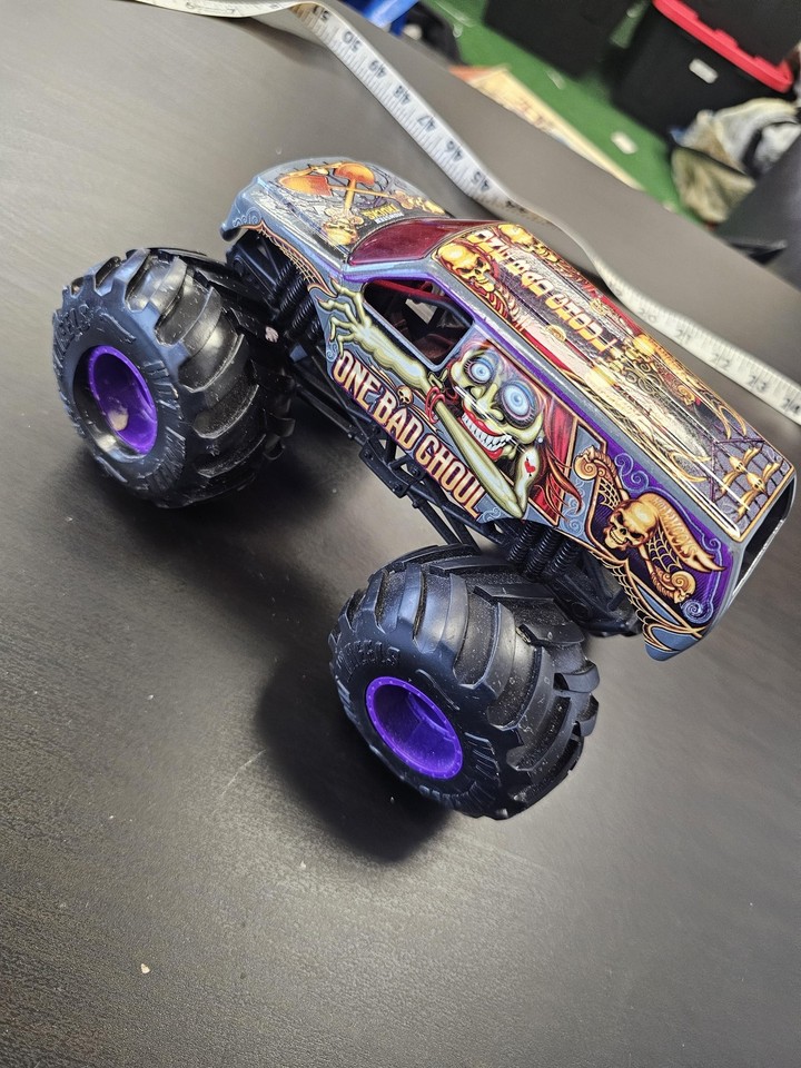Hot Wheels Monster Trucks One Bad Ghoul 1:24 Diecast Purple Truck Toy ...